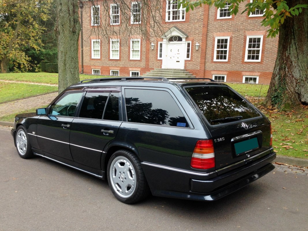 Consignatie oldtimer of youngtimerMercedes-Benz E320 AMG W124 - thecoolcars.nl